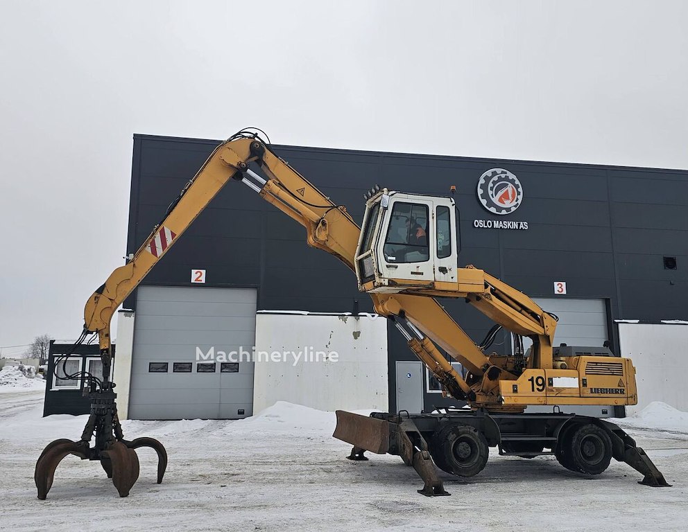 Liebherr A 924 Litronic, 2000 mod, 12980 hours, claw/grab. bager za pretovar