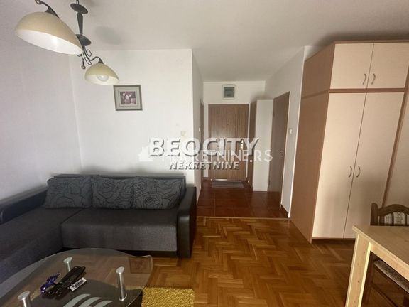 Novi Sad, Bulevar Evrope, Bulevar Evrope, 0.5, 27m2, 300EUR