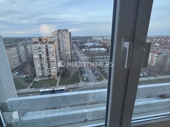 Izdavanje stanova Novi Sad – Dvosoban stan 43m2, Novo Naselje, 400€, lift, klima, centralno grejanje, kompletno namešten