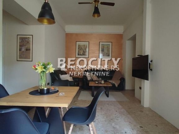Novi Sad, Centar, Trg Republike, 3.0, 68m2, 700EUR