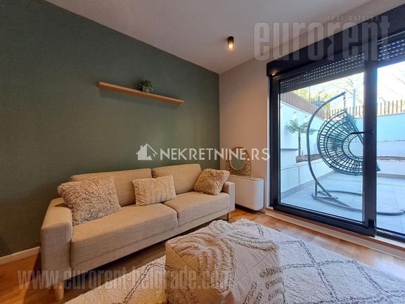 #48718, Izdavanje, Stan, CRVENI KRST, 1400 EUR