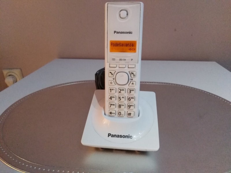 Panasonic bezicni telefon KxTg1711fx sa baterijama