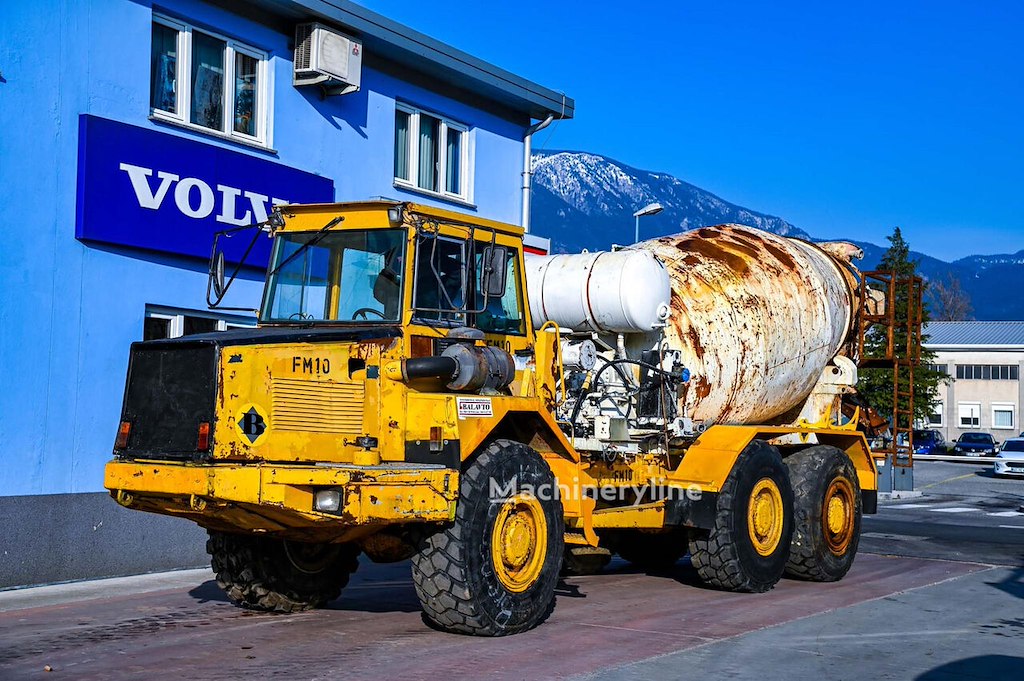Volvo A25C kamion s mešalicom za beton