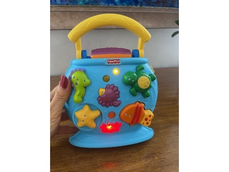 Fisher Price interaktivna muzička igračka
