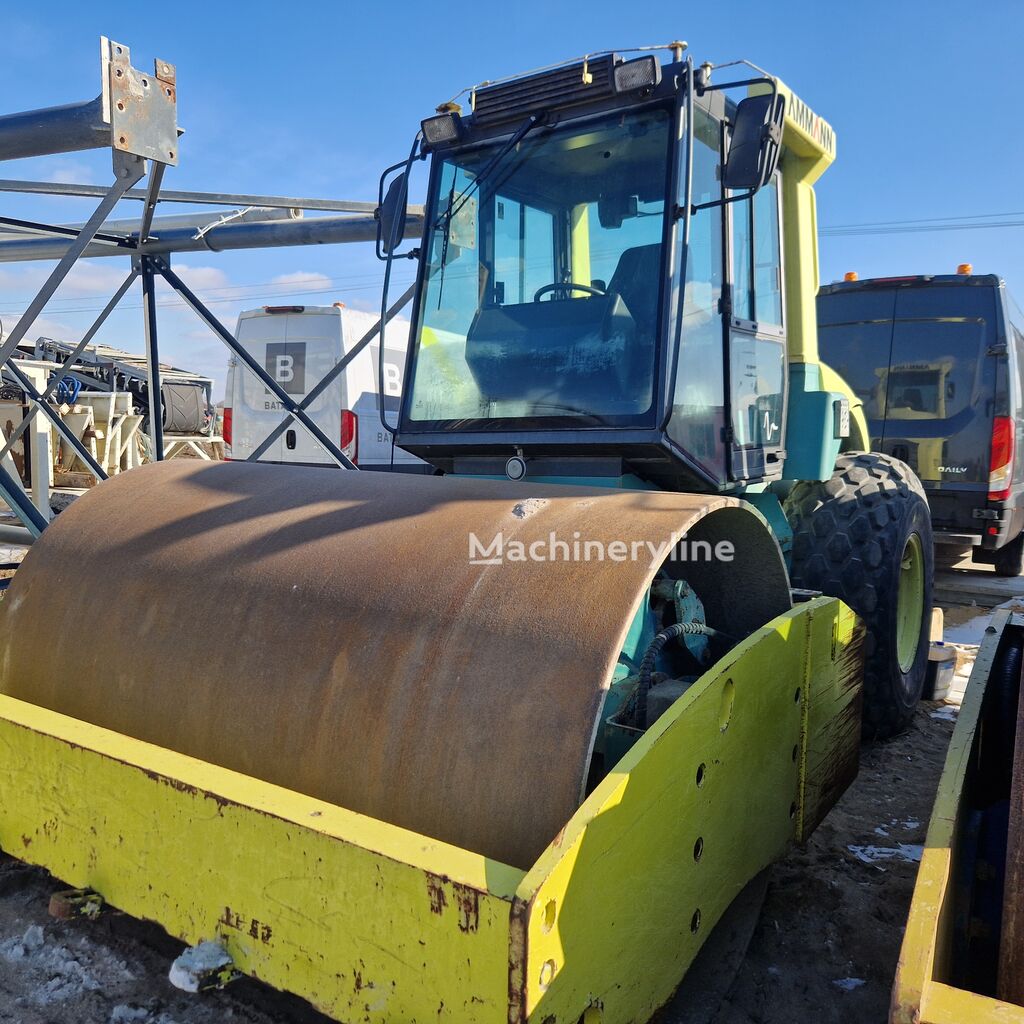 Ammann ASC 110 kompaktor s jednim valjkom
