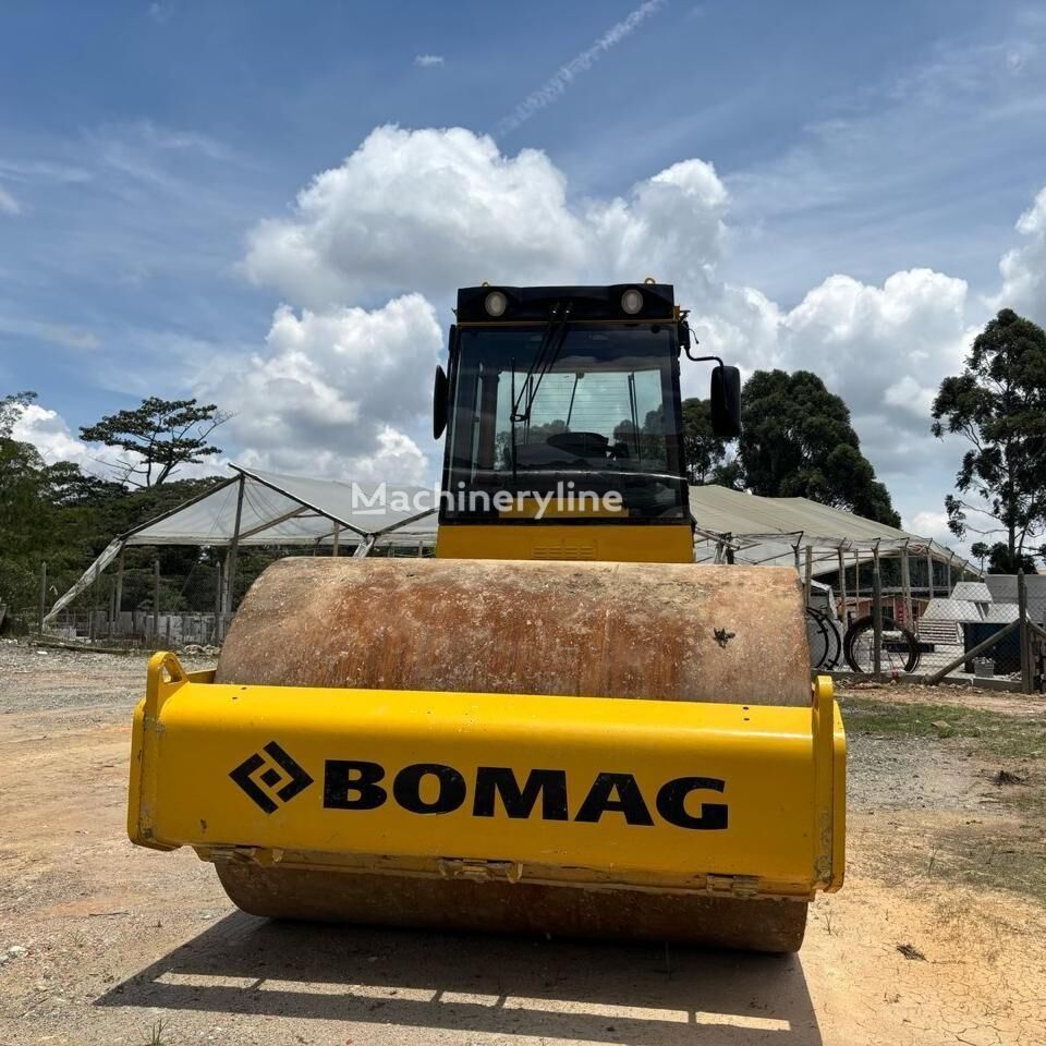 BOMAG BW211-D40 kompaktor s jednim valjkom
