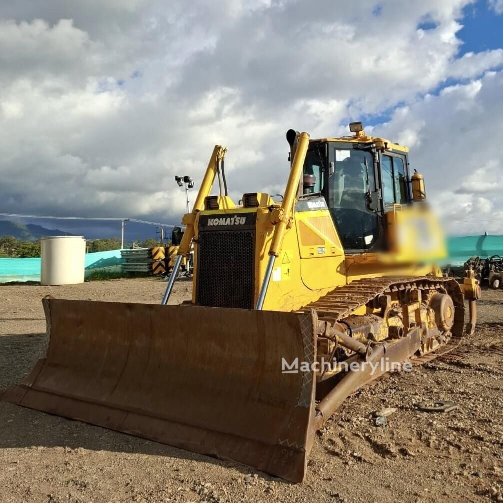 Komatsu D65EX-15 buldožer