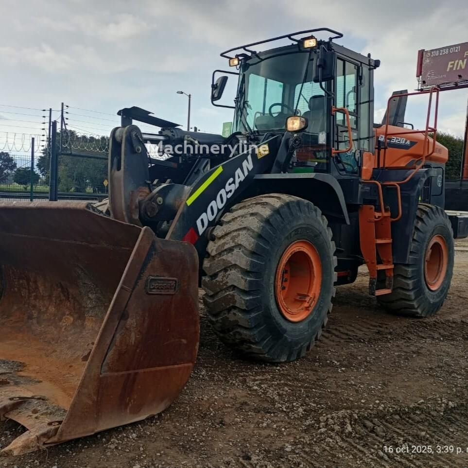 Doosan DL320 prednji utovarivač