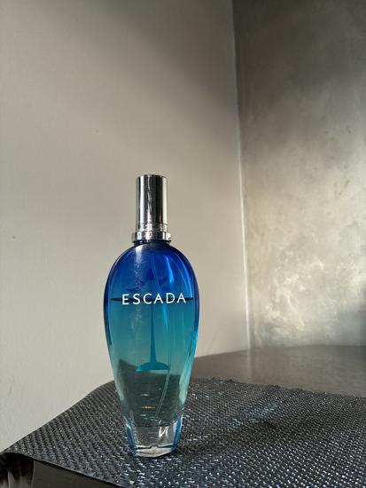 Escada Island Kiss