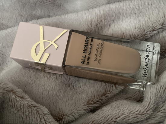 Ysl all hours glow puder DANAS 4000 REZZ jec