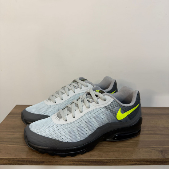 Nove original Nike AIR MAX INVIGOR 42 26,5cm