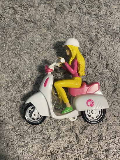 Original Barbie na motoru
