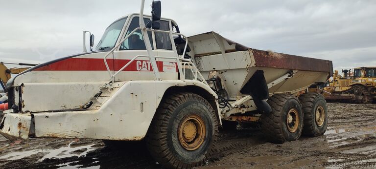 Zglobni damper
Caterpillar 735
