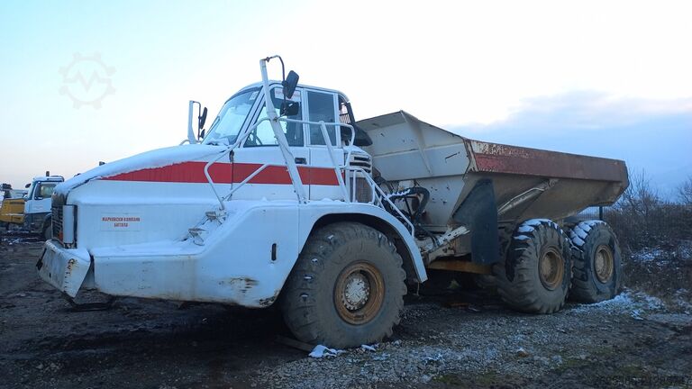 Zglobni damper
Caterpillar 735