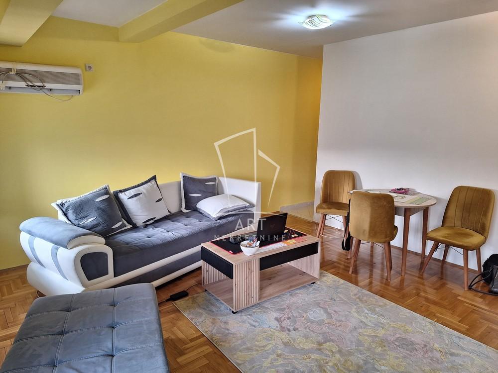 Voždovac, Mitrovo brdo - opremljen stan, mereno 50m2 ID#13349
115.000 €