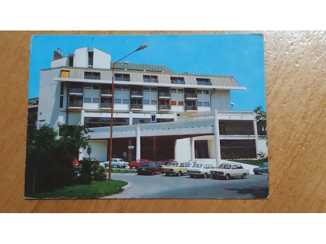 Aranđelovac - Hotel Izvor - Automobili  - Čista