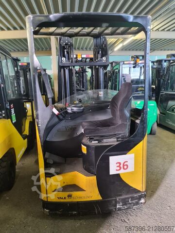 Reach truck
Yale MR16