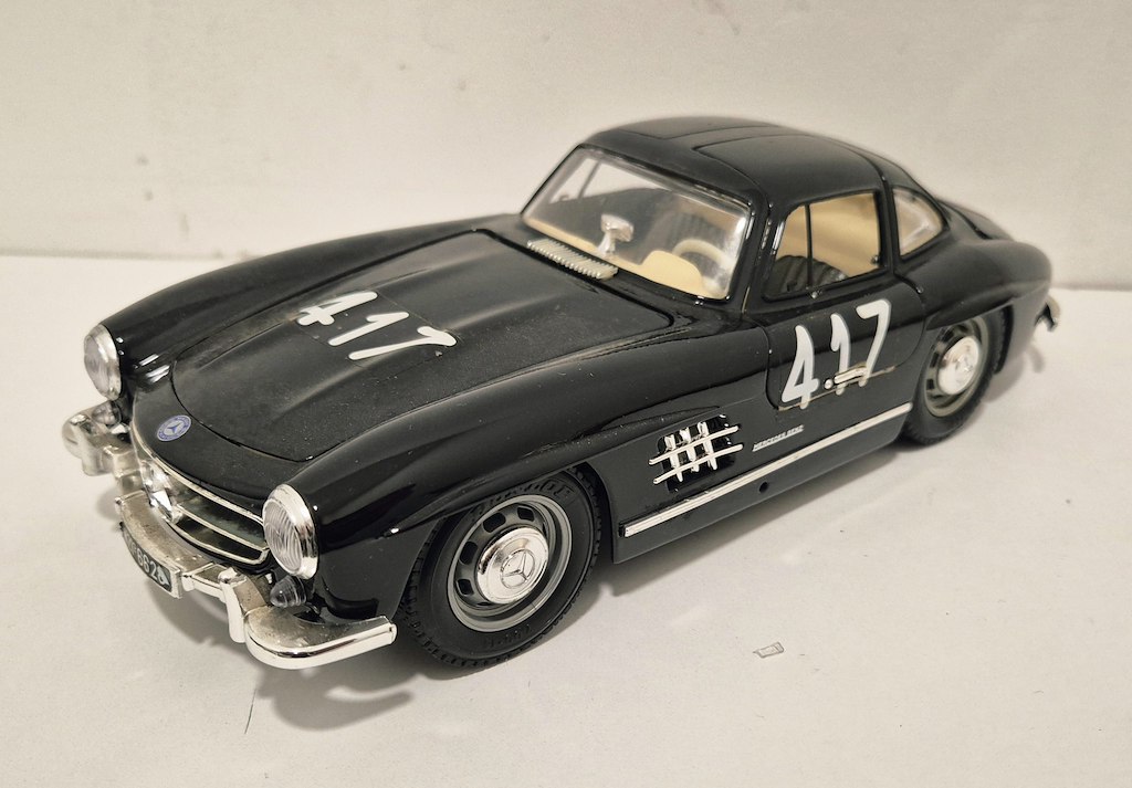 MERCEDES 300 SL – BURAGO – 1:18 – ODLICAN!