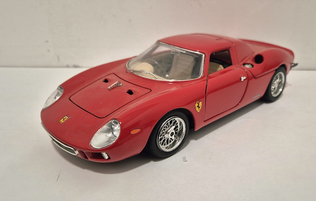 FERRARI 250 LE MANS 1965GOD. – BURAGO – 1:18 – ODLICAN!