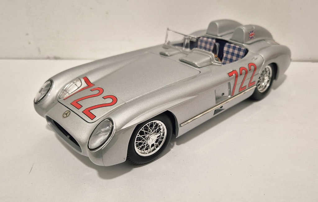 MERCEDES 300 SLR – BURAGO – 1:18 – ODLICAN!