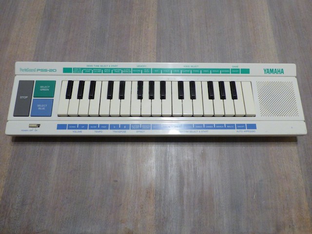 Sintisajzer YAMAHA PortaSound PSS-20