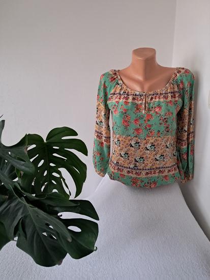 Viskozna boho bluza sa cvetnim dezenom vel 36