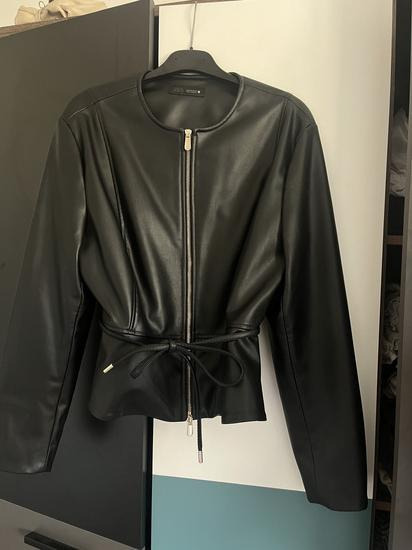Zara nova jakna % 2900