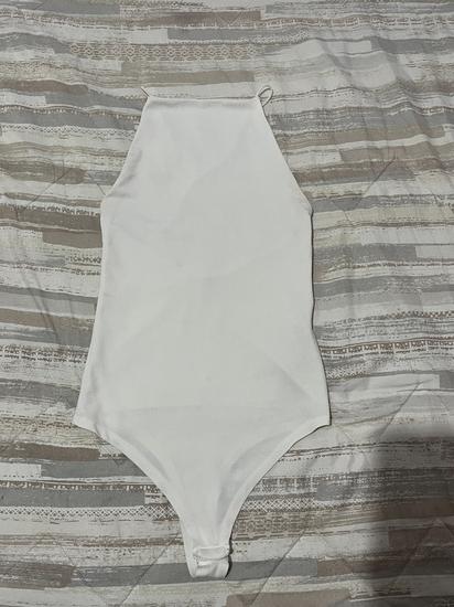 Beli bodi golih ledja