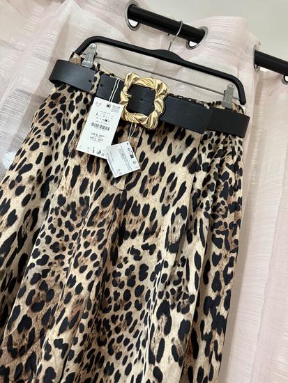 Zara pantalone animal print