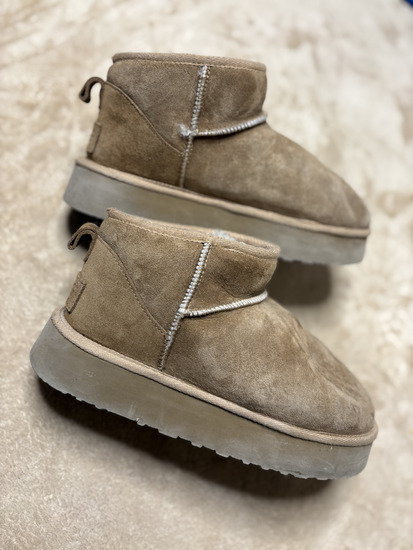 UGG mini