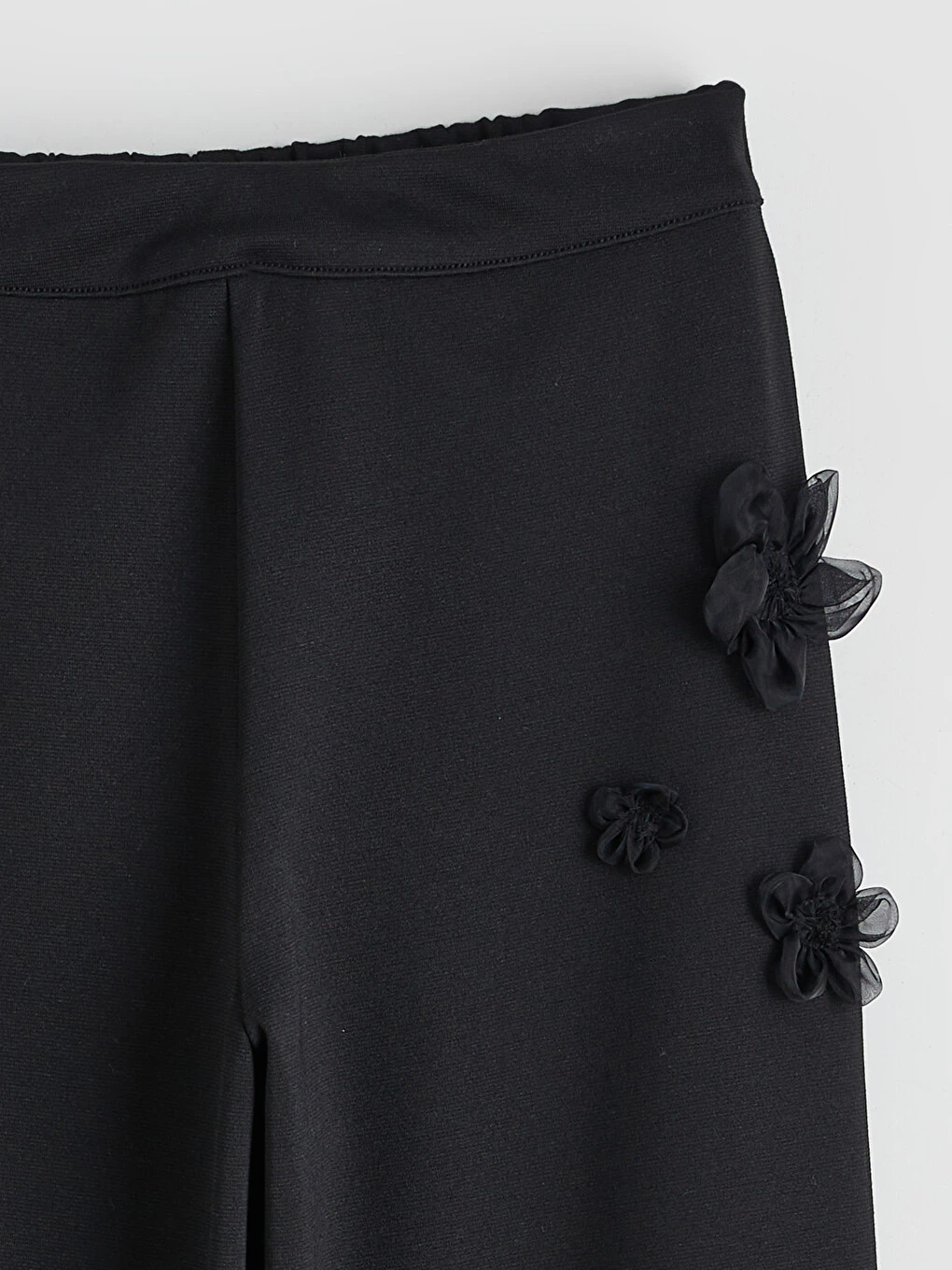 LCW Kids Pantalone Za Devojčice Sa Cvetnim Aplikacijama