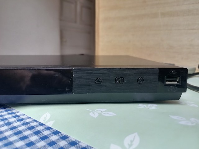 LGG DP122 dvd plejer (čita sve živo!+USB)