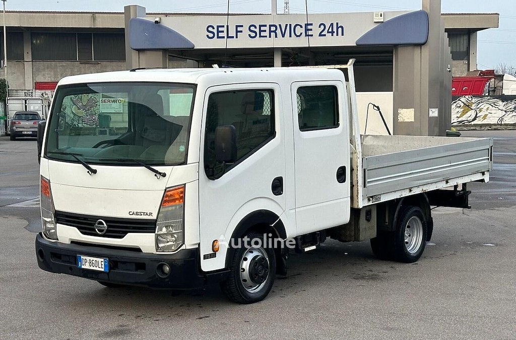 Nissan Cabstar 3.0 kamion s ravnom platformom < 3.5t