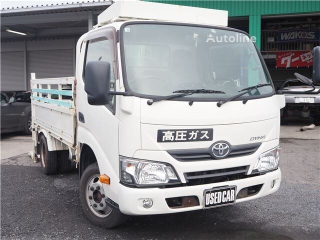 Toyota DYNA kamion s ravnom platformom < 3.5t