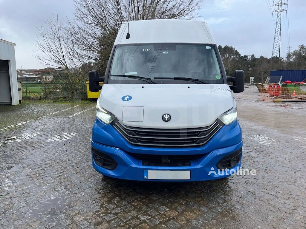 Prodaje se IVECO Daily putnički minibus na aukciji