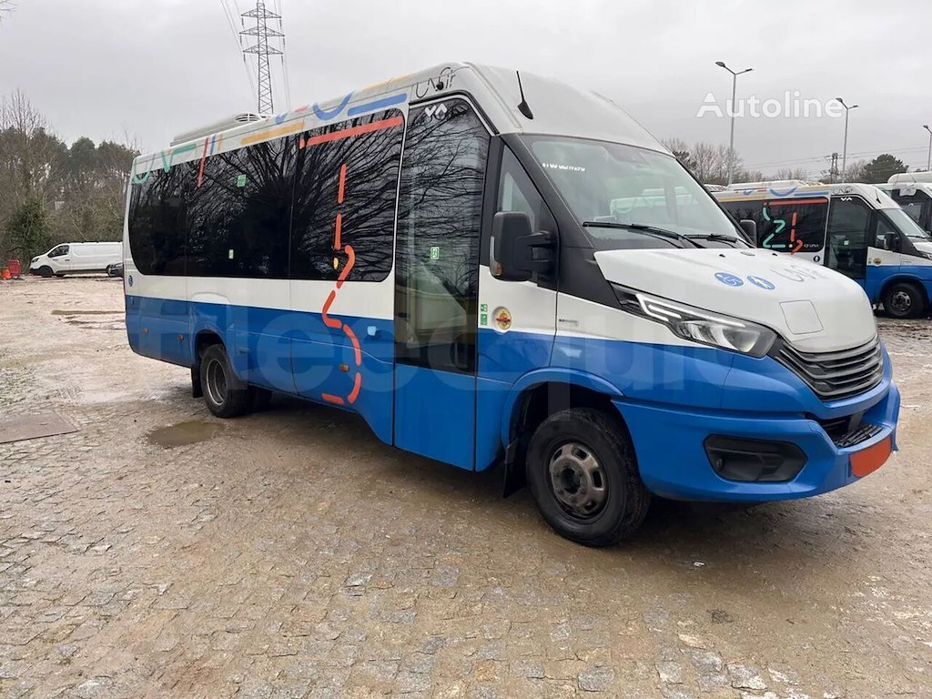 Prodaje se IVECO Daily putnički minibus na aukciji