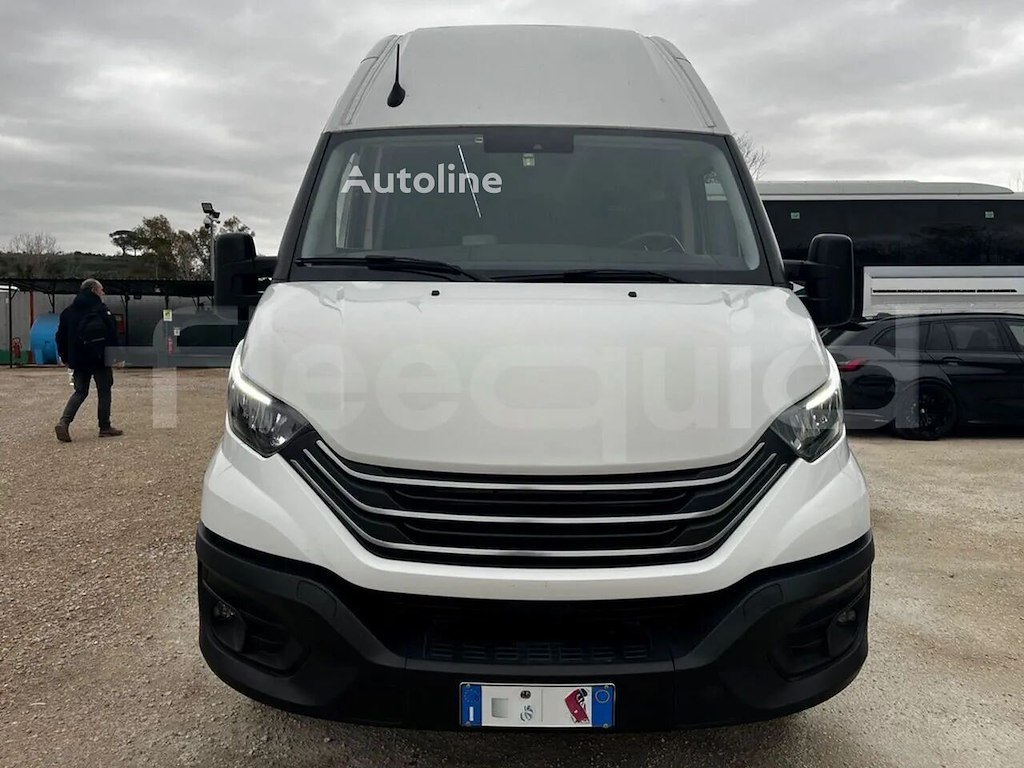 Prodaje se IVECO Daily putnički minibus na aukciji