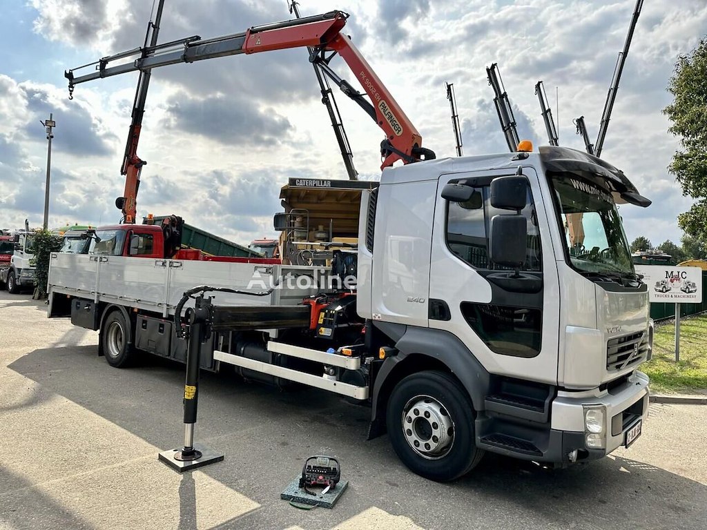 Volvo FL 240 EEV PLATEAU + CRANE PK 9002-EH C (4x) + RADIO - *293,000k kamion s ravnom platformom