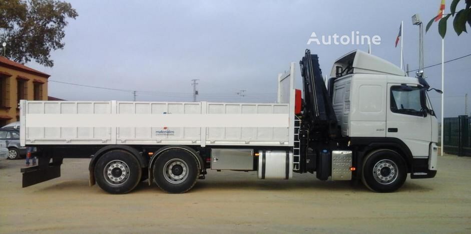 Volvo FM 300 kamion s ravnom platformom