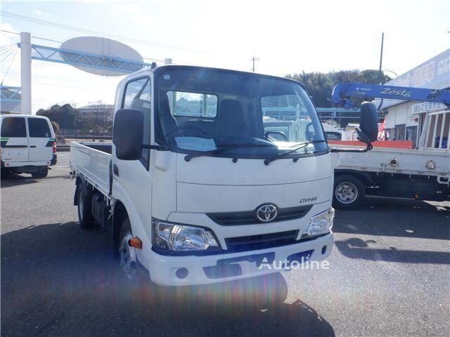 Toyota DYNA kamion s ravnom platformom
