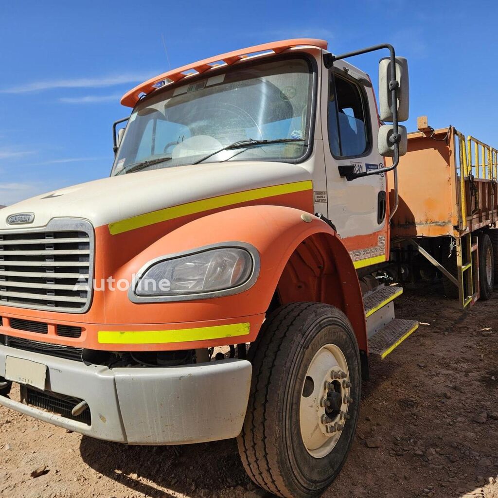 Freightliner M2 106 PLANO kamion s ravnom platformom