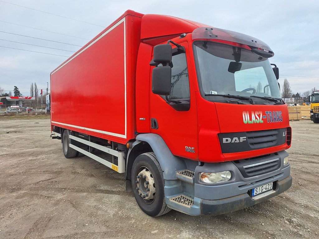 DAF LF 55.220 Koffer + DHollandia LBW 2500 kg kamion furgon