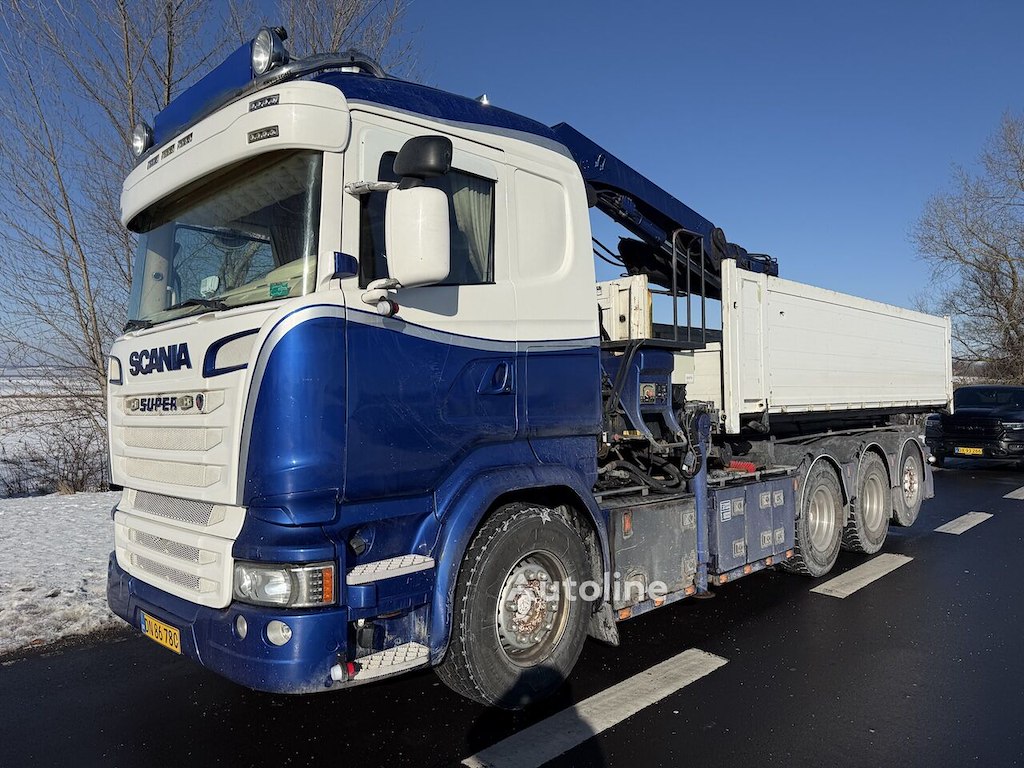 Scania R 580 kamion sa kukom za podizanje tereta