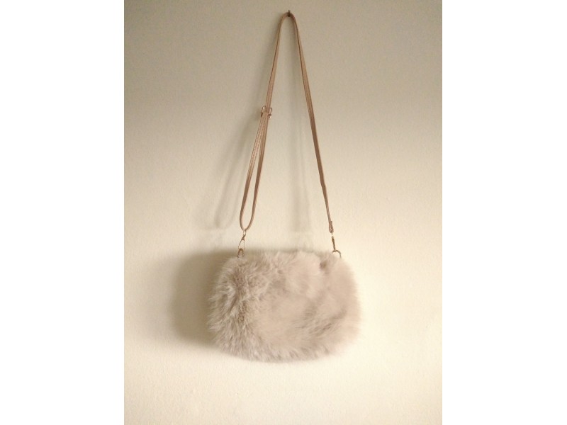 NOVA krznena torbica nude