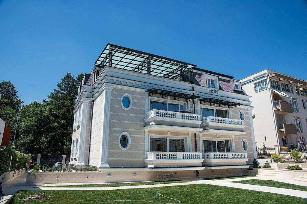 Kuća, Beograd – Dedinje | Izdavanje · 1400m² · 16.800€