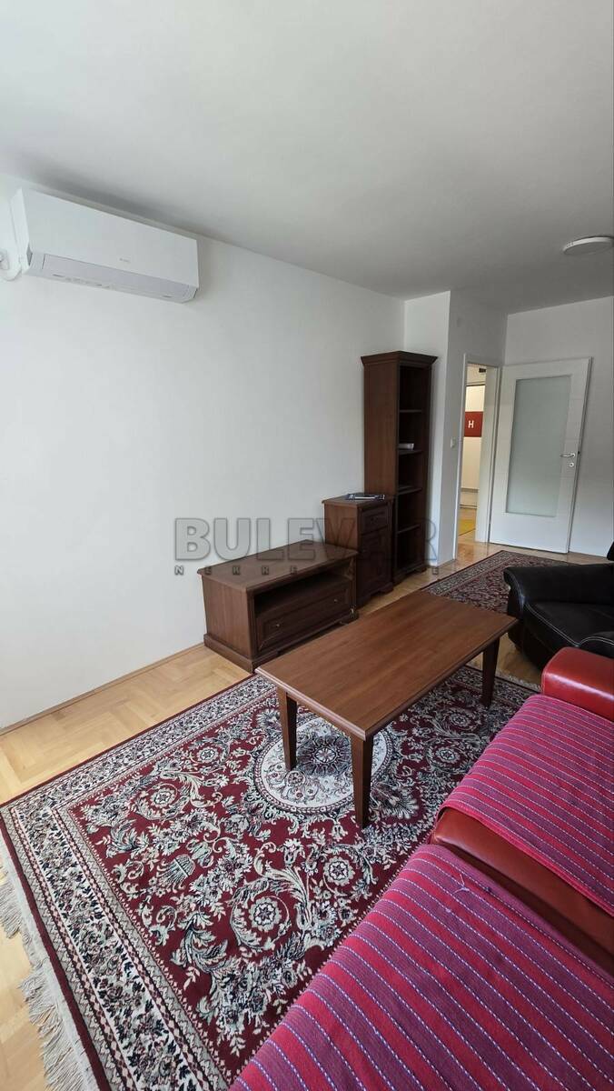 Jednoiposoban stan, Niš - Centar | Izdavanje · 52m² · 400€