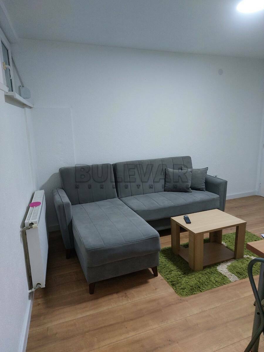 Jednoiposoban stan, Niš - Pravni fakultet | Izdavanje · 35m² · 350€