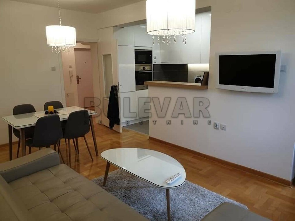 Garsonjera, Niš - Čair | Izdavanje · 40m² · 400€