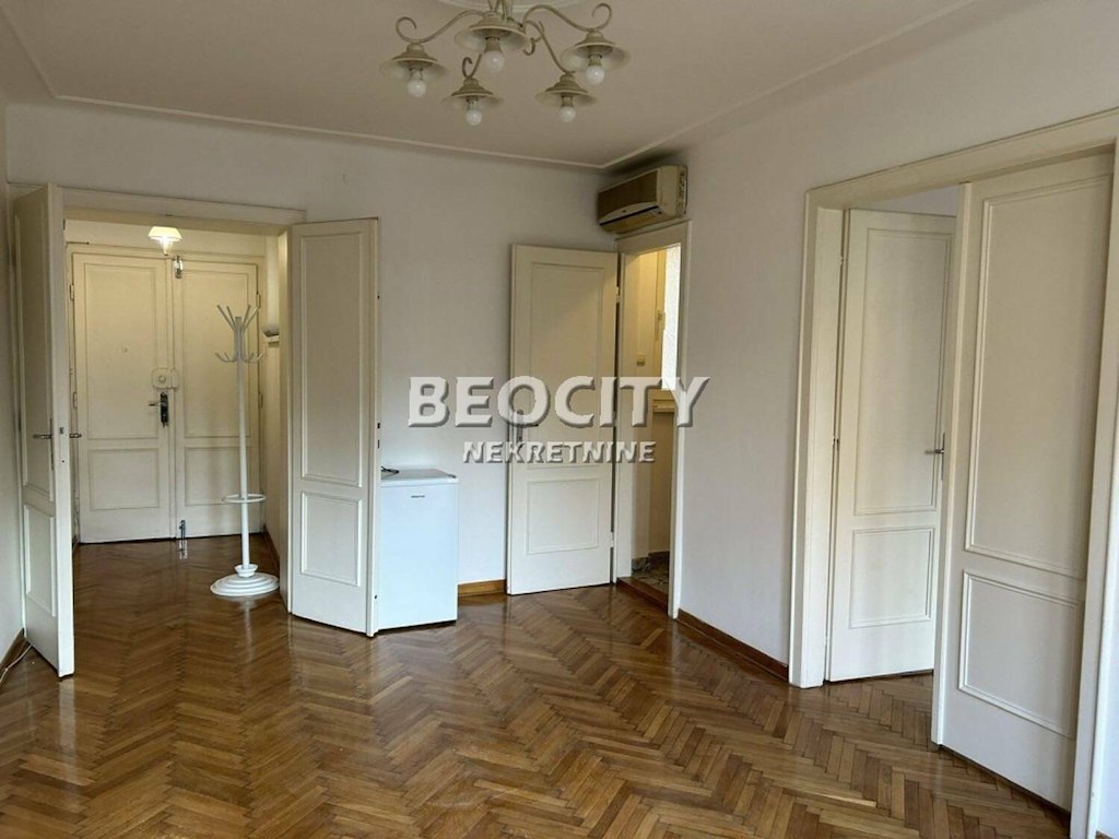 Dvosoban stan, Beograd - Centar (uži) | Izdavanje · 40m² · 700€