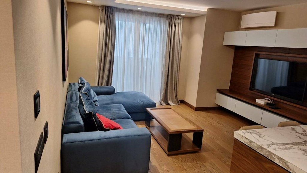 Trosoban stan, Beograd | Izdavanje · 79m² · 1.200€